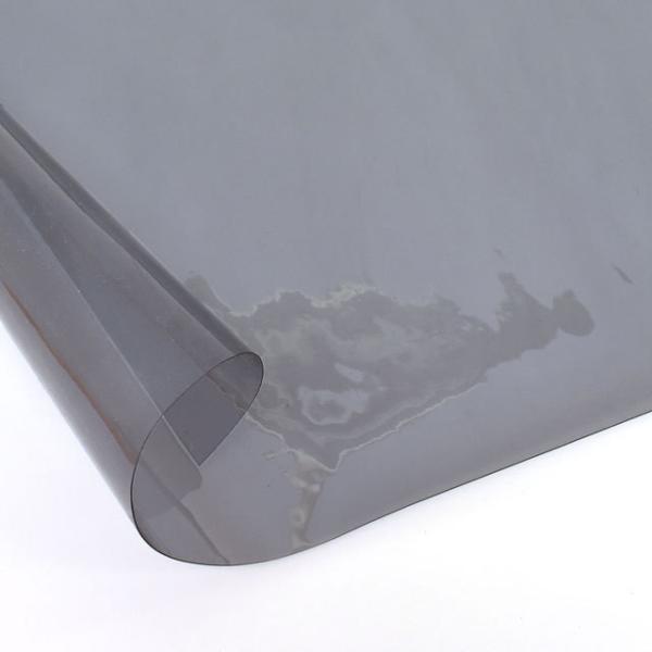 ●素材：ポリ塩化ビニール（PVC）100％●生地幅：約90cm【生地の詳細】ミシンでも縫える厚さなので、バッグやポーチに。テーブルクロスにも。・可塑剤を含んでいます。別のフィルム等に色移りや変形のおそれがあります。・アイロン、洗濯不可。汚れ...