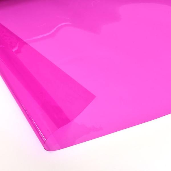 ●素材：ポリ塩化ビニール（PVC）100％●生地幅：約90cm【生地の詳細】ミシンでも縫える厚さなので、バッグやポーチに。テーブルクロスにも。・可塑剤を含んでいます。別のフィルム等に色移りや変形のおそれがあります。・アイロン、洗濯不可。汚れ...