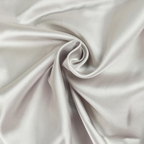 ●素材：ポリエステル100％●生地幅：約122cm【生地の特徴】高ドレープ性としなやかさを兼ね備えた上品なドレープサテンです。薄めで柔らかく多少の伸縮性と上品な光沢感があるので、フォーマルドレスやコスプレ衣装、小物や装飾まで幅広くご使用いた...