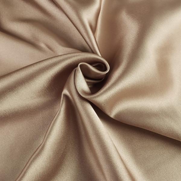 ●素材：ポリエステル100％●生地幅：約122cm【生地の特徴】高ドレープ性としなやかさを兼ね備えた上品なドレープサテンです。薄めで柔らかく多少の伸縮性と上品な光沢感があるので、フォーマルドレスやコスプレ衣装、小物や装飾まで幅広くご使用いた...