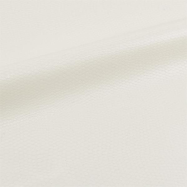 ●素材：表面 ポリウレタン100％　/　裏面（基布） ポリエステル100％●生地幅：約135cm●生地の厚み：約0.4mm前後 ※ロットにより多少変動します。あらかじめご了承ください。【生地の特徴】光沢感のある細かいうろこ柄の合皮生地です。...