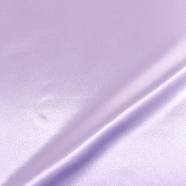 ●素材：ポリエステル100％●生地幅：約120cm【生地の特徴】上品で艶やかな光沢感が特徴の薄地のポリエステルサテンです。柔らかいサテンなのでドレープもよりやすく光沢感があるので華やかな衣装にも最適です。色数も豊富なのでコスプレ・お遊戯会の...