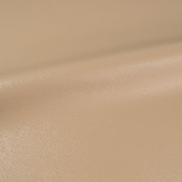 ●素材：表面 PVC（塩化ビニル）100%　裏面 メリヤス、ポリエステル100%●生地幅：約137cm●生地の厚み：約0.92mm【生地の特徴】表面にシボ感があり、中肉でしっかりとした質感の資材用合皮生地。耐薬品性、防汚性、難燃性、抗菌性と...