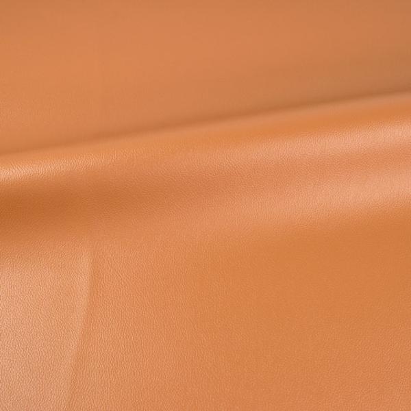 ●素材：表面 PVC（塩化ビニル）100%　裏面 メリヤス、ポリエステル100%●生地幅：約137cm●生地の厚み：約0.92mm【生地の特徴】表面にシボ感があり、中肉でしっかりとした質感の資材用合皮生地。耐薬品性、防汚性、難燃性、抗菌性と...