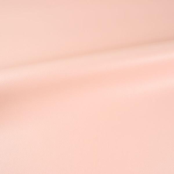 ●素材：表面 PVC（塩化ビニル）100%　裏面 メリヤス、ポリエステル100%●生地幅：約137cm●生地の厚み：約0.92mm【生地の特徴】表面にシボ感があり、中肉でしっかりとした質感の資材用合皮生地。耐薬品性、防汚性、難燃性、抗菌性と...