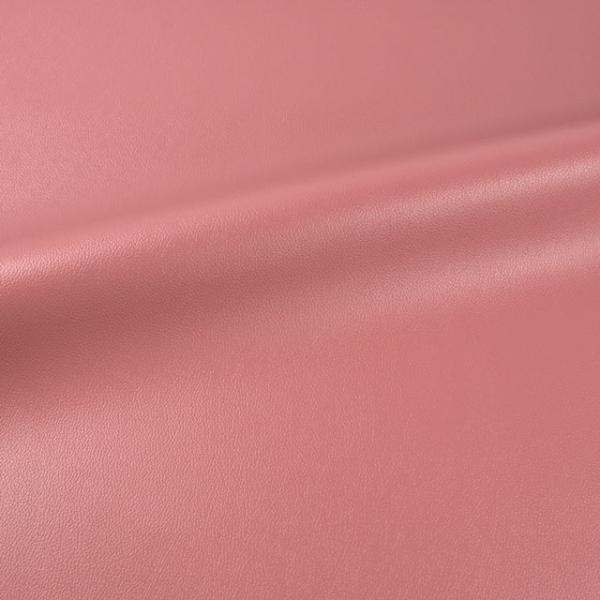 ●素材：表面 PVC（塩化ビニル）100%　裏面 メリヤス、ポリエステル100%●生地幅：約137cm●生地の厚み：約0.92mm【生地の特徴】表面にシボ感があり、中肉でしっかりとした質感の資材用合皮生地。耐薬品性、防汚性、難燃性、抗菌性と...