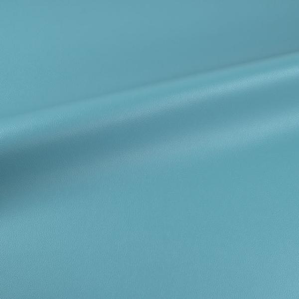 ●素材：表面 PVC（塩化ビニル）100%　裏面 メリヤス、ポリエステル100%●生地幅：約137cm●生地の厚み：約0.92mm【生地の特徴】表面にシボ感があり、中肉でしっかりとした質感の資材用合皮生地。耐薬品性、防汚性、難燃性、抗菌性と...