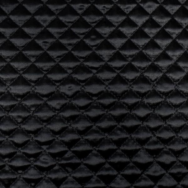 ●素材：表地　ポリエステル100％・中綿　ポリエステル100％●生地幅：約110cm【生地の特徴】光沢のあるサテン生地を使ったキルト生地です。バッグやポーチなどの小物から、クッションカバーなどのインテリア小物にも、また袋物の内布としてもかわ...