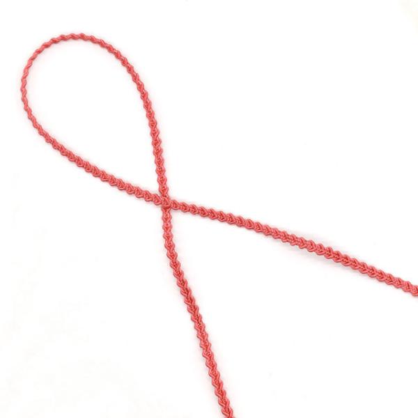 ●素材：レーヨン100％●サイズ：約3〜4mm幅※サイズはロットにより多少差があります。あくまで目安としてお考えください。【商品の特徴】細幅のレーヨンブレードです。鮮やかなカラー展開が特徴です。衣装の縁飾りだけでなく、カルトナージュなど小物...