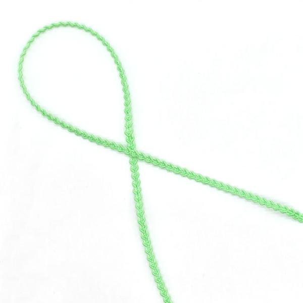 ●素材：レーヨン100％●サイズ：約3〜4mm幅※サイズはロットにより多少差があります。あくまで目安としてお考えください。【商品の特徴】細幅のレーヨンブレードです。鮮やかなカラー展開が特徴です。衣装の縁飾りだけでなく、カルトナージュなど小物...