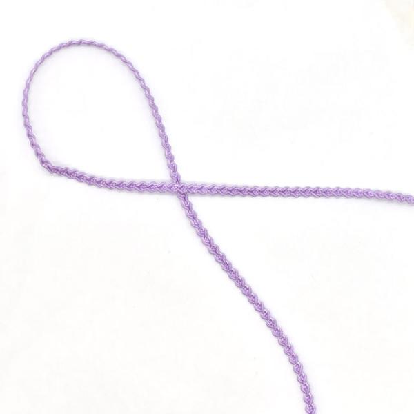 ●素材：レーヨン100％●サイズ：約3〜4mm幅※サイズはロットにより多少差があります。あくまで目安としてお考えください。【商品の特徴】細幅のレーヨンブレードです。鮮やかなカラー展開が特徴です。衣装の縁飾りだけでなく、カルトナージュなど小物...