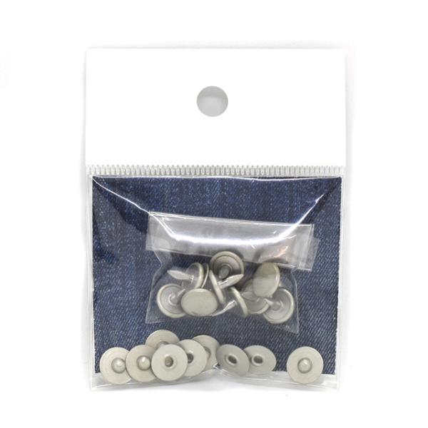 ●素材：アルミ●サイズ：直径約8mm●内容：10組入り【商品の詳細】ジーンズのポケットなどの補強に用いる金属製のカシメるパーツです。取り付けには専用の簡易打ち棒をご利用ください。【ご注意】リベットは中厚地〜厚地の衣料の補強を想定ているため、...