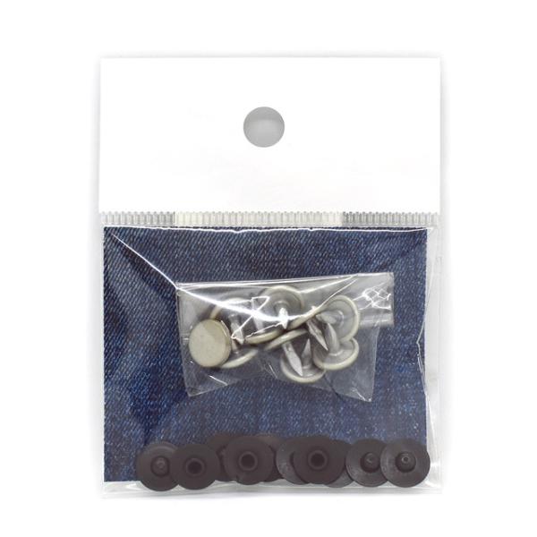 ●素材：アルミ●サイズ：直径約8mm●内容：10組入り【商品の詳細】ジーンズのポケットなどの補強に用いる金属製のカシメるパーツです。取り付けには専用の簡易打ち棒をご利用ください。【ご注意】リベットは中厚地〜厚地の衣料の補強を想定ているため、...