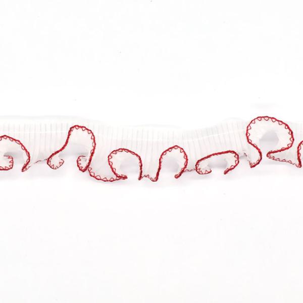 ●素材：ポリエステル100％（フリル本体・糸）●サイズ：約25mm幅【商品の詳細】細かくプリーツを寄せた軽やかなフリルに、カラー糸で縁取りをしました。カラーバリエーション豊富で衣装やイベントにオススメです。・バイアス生地のため、製造の工程上...