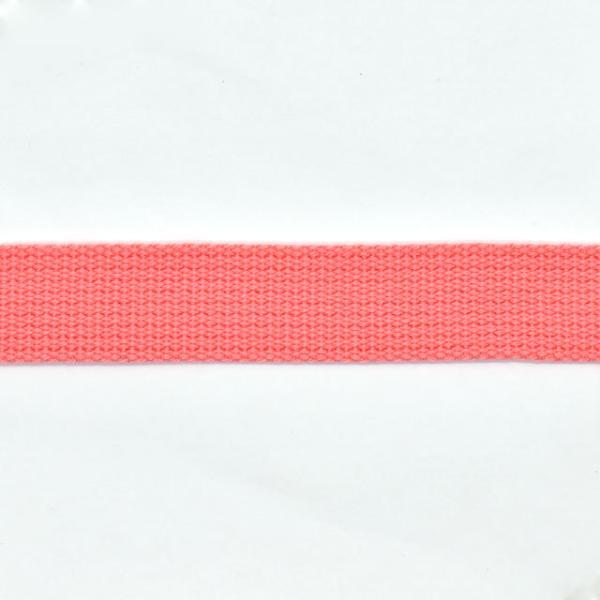 ●素材：アクリル100%●サイズ：約25mm幅/約2mm厚【商品の詳細】袋とじ織のカラーテープです。ソフトな肌触りなので入園入学などの子供用グッズにもおすすめです。25mm幅はお子様でも握りやすく、レッスンバッグ・上履き入れ、子供用のリュッ...