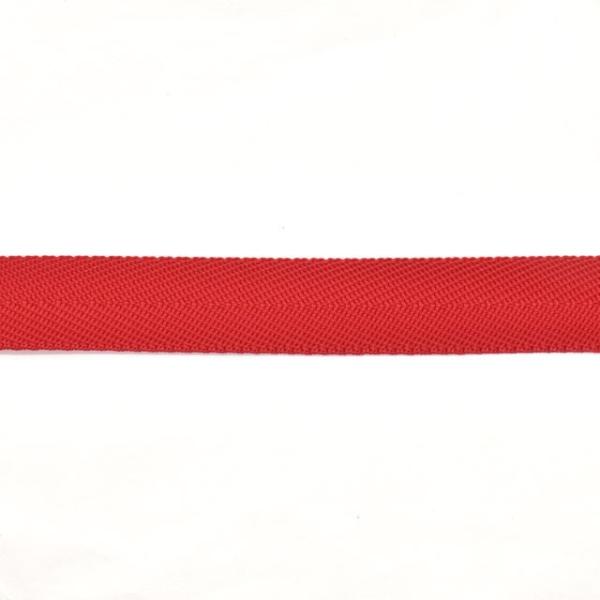 ●素材：ポリプロピレン100%●サイズ：約20mm幅/約1mm厚【商品の詳細】杉綾織のテープです。綾目がはっきり出ているタイプです。張りがあり、軽くて扱いやすく、水にぬれてもすぐに乾きます。バッグの持ち手や薄手なのでパイピングにもおすすめで...