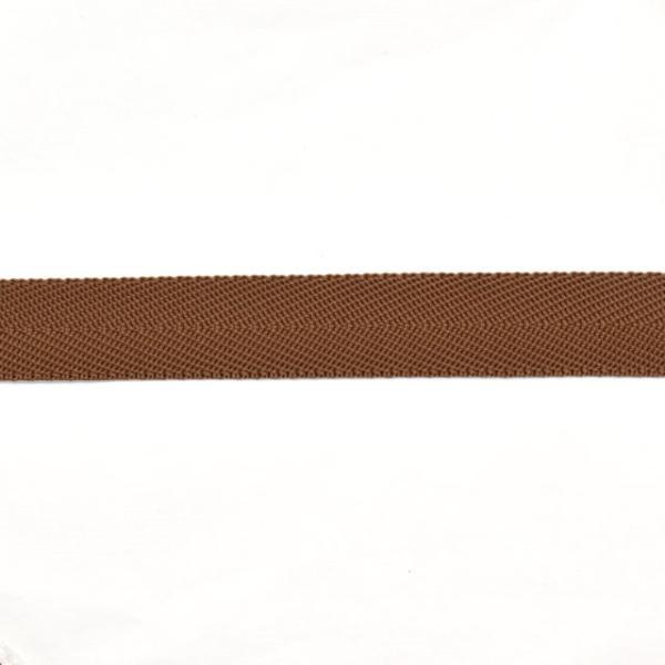 ●素材：ポリプロピレン100%●サイズ：約20mm幅/約1mm厚【商品の詳細】杉綾織のテープです。綾目がはっきり出ているタイプです。張りがあり、軽くて扱いやすく、水にぬれてもすぐに乾きます。バッグの持ち手や薄手なのでパイピングにもおすすめで...