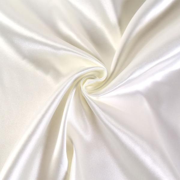 ●素材：ポリエステル100％●生地幅：約122cm【生地の詳細】ポリエステル素材の薄手サテン生地です。美しい光沢と発色性に優れ、柔らかくてしなやかな風合いが特徴です。色数も豊富で、お手頃価格なのがポイントです。発表会や学芸会などの衣装やコス...