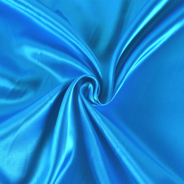 ●素材：ポリエステル100％●生地幅：約122cm【生地の詳細】ポリエステル素材の薄手サテン生地です。美しい光沢と発色性に優れ、柔らかくてしなやかな風合いが特徴です。色数も豊富で、お手頃価格なのがポイントです。発表会や学芸会などの衣装やコス...