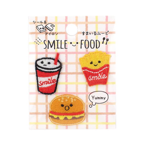 ＜シール＆アイロン接着ワッペン＞●素材：表面…レーヨン、ポリエステル他 / 裏面…EAA系樹脂●内容：各1枚入り【商品の説明】かわいい笑顔の食べ物たちのワッペンです。ほっこりしたかわいさに癒されちゃう。シール＆アイロンタイプで便利です。バッ...