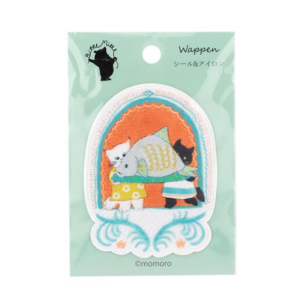 ＜シール＆アイロン接着ワッペン＞●素材：表面…レーヨン、ポリエステル他 / 裏面…EAA系樹脂●内容：1枚入【商品の説明】クリエイターたちが描く個性豊かなイラストが刺繍ワッペンになりました。こだわりのイラストを刺繍とプリントで忠実に再現。シ...