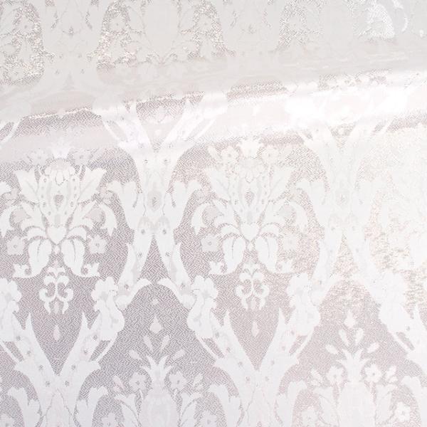 ●素材：ポリエステル100%●生地幅：約120cm【商品の説明】本銀のラメ糸を使用した華やかな輝きのジャガード生地です。花とつる草をモチーフにしたアラベスク文様で、やや薄手で程よいハリ感のある生地です。【お手入れ】水洗い不可漂白禁止、タンブ...