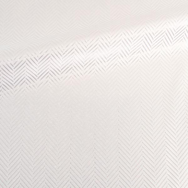 ●素材：ポリエステル100%●生地幅：約120cm【商品の説明】本銀のラメ糸を使用した華やかな輝きのジャガード生地です。約2cm幅のヘリンボーン柄で、やや薄手で程よいハリ感があります。【お手入れ】水洗い不可漂白禁止、タンブル乾燥禁止アイロン...