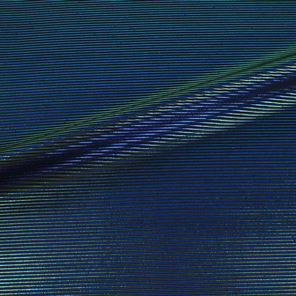 ●素材：ポリエステル100%●生地幅：約135cm【生地の特徴】角度によって色や輝きが変わる、シャンブレータイプのグログラン生地です。経糸・緯糸共に黒色がベースとなり、緯糸には華やかなラメ糸が織り込まれています。衣装や装飾におすすめです。【...