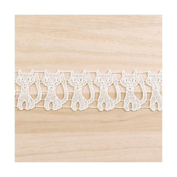 ●素材：レーヨン100％●サイズ：タテ約4.5cm×ヨコ約2.5cm（模様1つの大きさ）【商品の詳細】可愛いケミカルレース。糸の部分で切り離すことができるので、1コずつ切り離してワンポイントのモチーフとしても。製造の工程上、1反の中に繋ぎ目...