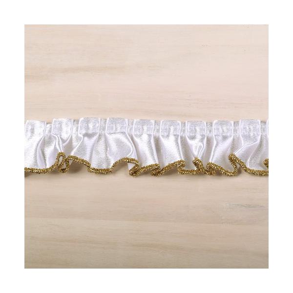 ●素材：ポリエステル100％●サイズ：約35mm幅【商品の特徴】サテン地にゴールドのふち飾りがついたフリルレースです。タックが入っているので曲線ラインにもなじみやすく、スカートの裾や、衿元・袖口等の装飾にもぴったり。何段にも重ねづけしても可...