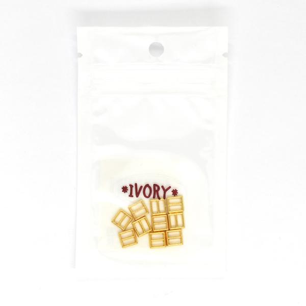 ●内容：10個入●サイズ：内径約4mm（ヨコ約6mm×タテ約6mm）【商品の特徴】お人形の洋服づくりにぴったりの、とっても小さなバックルです。小さいお人形（ドール）の洋服や、小物づくりに。【ご注意】後染め加工のため、製造ロットによる色ぶれが...