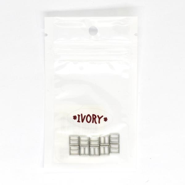 ●内容：10個入●サイズ：内径約4mm（ヨコ約6mm×タテ約6mm）【商品の特徴】お人形の洋服づくりにぴったりの、とっても小さなバックルです。小さいお人形（ドール）の洋服や、小物づくりに。【ご注意】後染め加工のため、製造ロットによる色ぶれが...