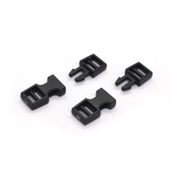 ●素材：樹脂●内容：2組入●サイズ：16mm×6mm（連結時）【商品の特徴】お人形用バッグなどの小物づくりにぴったりの、とても小さな樹脂製のパーツです。小さくてもカチッと留め外しが可能な仕様で、出来上がった作品がドールに着脱しやすくなります...