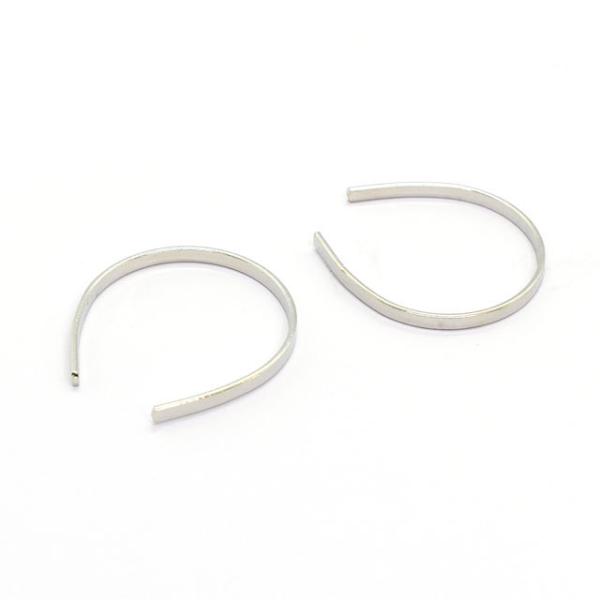 ●素材：アルミ●内容：2本入●サイズ：約35mm（ワイヤー幅3mm）【商品の特徴】お人形やぬいぐるみのヘアアクセサリーにぴったりの、平らな金属製のカチューシャです。お好みのパーツを付けて、オリジナルのドールアクセサリーを作ることが出来ます。...