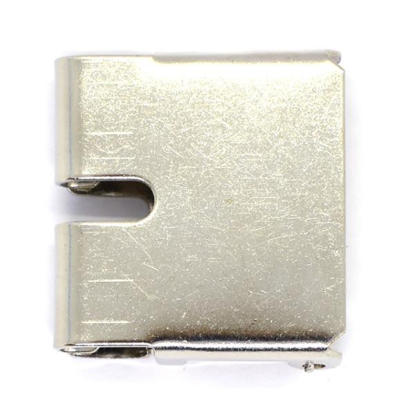 ●素材：真鍮【商品の詳細】帆型バックルとベルトをスマートに接続できる金属パーツです。ベルトをワニ口で挟むだけなので厚い皮革など縫うのに苦労する素材におすすめです。端を折り返さなくていいのですっきりとした仕上がりになります。画像の使用例のよう...