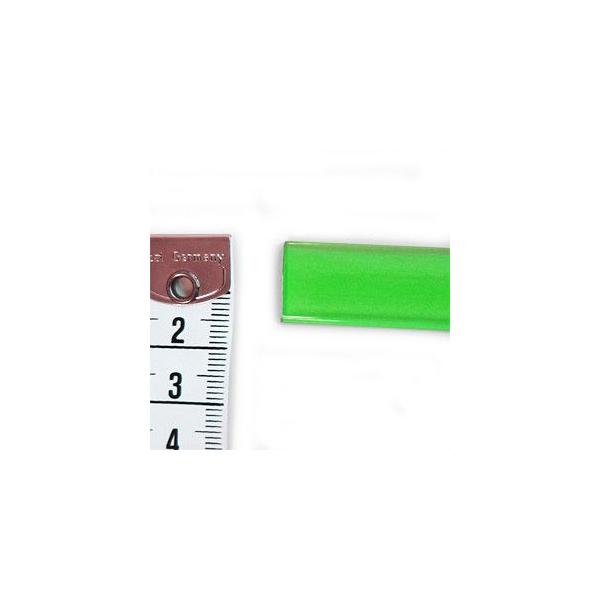 ●素材：塩化ビニール100％●サイズ：約 15mm幅　/　厚み 約 2.5〜3mm（最大値）【商品の詳細】硬度のあるビニールテープです。バッグの持ち手などに最適です。＜取扱い＞・ミシンで縫うことは出来ません。＜ご注意＞・製造の関係上、テープ...