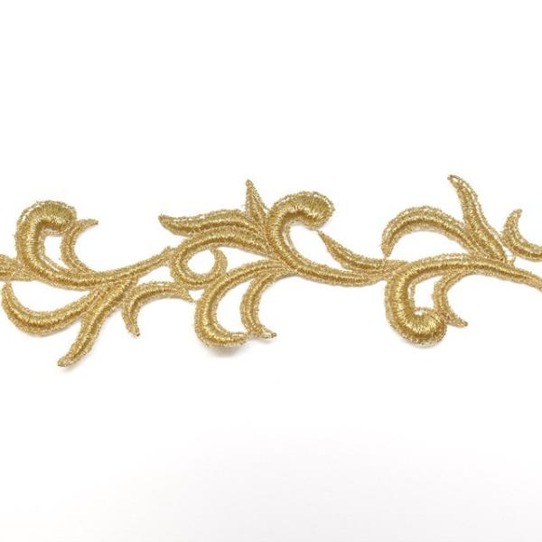 ●素材：ポリエステルなど　●サイズ：約60mm幅（一番幅広の部分）【商品の詳細】衣装に最適なとても高級感のあるケミカルレースです。柄がとても上品で、遠くから見ても栄え感があるのが特徴です。海外からの仕入れの為国内在庫が欠品すると次回入荷まで...