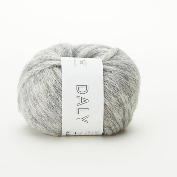 ●素材：モヘヤ（キッドモヘヤ） 55％　ナイロン 30％、ウール 15％●容量：40ｇ（約47m）●使用針：棒針10〜12号・かぎ針10/0号〜ジャンボ7ｍｍ●標準ゲージ：13〜14目・18〜19段【商品の詳細】南アフリカの農場から徹底管理...