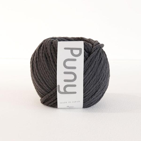 ●素材：ポリエステル100％●容量：約35g玉巻（約80.5m）●使用針：棒針 7〜9号●標準ゲージ：14〜15目・20〜21段●生産国：日本【商品の特徴】ポリエステルをリリヤン加工した、とっても軽くて洗える手編み糸です。【ご注意】※紡績・...