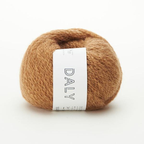 ●素材：モヘヤ（キッドモヘヤ） 55％　ナイロン 30％、ウール 15％●容量：40ｇ（約47m）●使用針：棒針10〜12号・かぎ針10/0号〜ジャンボ7ｍｍ●標準ゲージ：13〜14目・18〜19段【商品の詳細】南アフリカの農場から徹底管理...