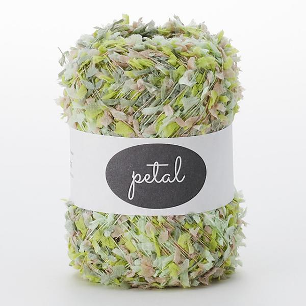 ●素材：ナイロン100％●容量：約20g玉巻（約100m）●使用針：かぎ針 4/0号（1本取りの場合）●生産国：日本【商品の特徴】まるで花びらのようにひらひらと軽やかなテープを絡めた糸です。メインの糸との引きそろえで組み合わせを楽しんでいた...