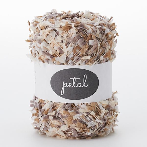 ●素材：ナイロン100％●容量：約20g玉巻（約100m）●使用針：かぎ針 4/0号（1本取りの場合）●生産国：日本【商品の特徴】まるで花びらのようにひらひらと軽やかなテープを絡めた糸です。メインの糸との引きそろえで組み合わせを楽しんでいた...