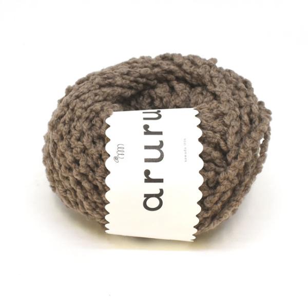 ●素材：ウール100％●容量：約35g玉巻（約30m）●使用針：棒針9〜12号 / かぎ針8/0〜10/0号●標準ゲージ：棒針12〜13目・19〜20段 / かぎ針11〜12目・10〜11段●生産国：日本【商品の特徴】弾力がありスポンディッ...