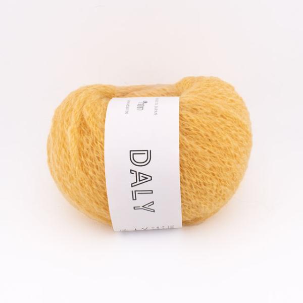 ●素材：モヘヤ（キッドモヘヤ） 55％　ナイロン 30％、ウール 15％●容量：40ｇ（約47m）●使用針：棒針10〜12号・かぎ針10/0号〜ジャンボ7ｍｍ●標準ゲージ：13〜14目・18〜19段【商品の詳細】南アフリカの農場から徹底管理...