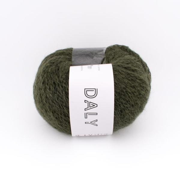 ●素材：モヘヤ（キッドモヘヤ） 55％　ナイロン 30％、ウール 15％●容量：40ｇ（約47m）●使用針：棒針10〜12号・かぎ針10/0号〜ジャンボ7ｍｍ●標準ゲージ：13〜14目・18〜19段【商品の詳細】南アフリカの農場から徹底管理...