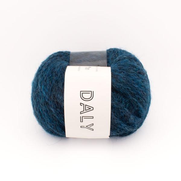 ●素材：モヘヤ（キッドモヘヤ） 55％　ナイロン 30％、ウール 15％●容量：40ｇ（約47m）●使用針：棒針10〜12号・かぎ針10/0号〜ジャンボ7ｍｍ●標準ゲージ：13〜14目・18〜19段【商品の詳細】南アフリカの農場から徹底管理...