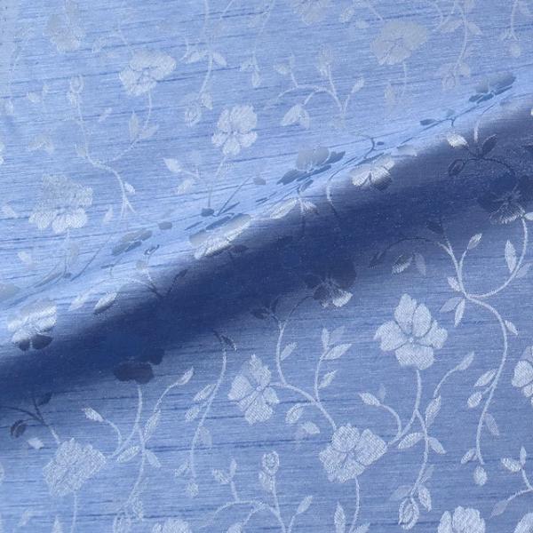 ●素材：ポリエステル100％●生地幅：約110cm【商品の説明】花柄が織り込まれたシャンタン生地です。表面と裏面で花柄の表情が違うので、デザインにあわせてご利用いただけます。（生地の地がマットな面が表ですが、裏の光沢面も表としてご利用いただ...