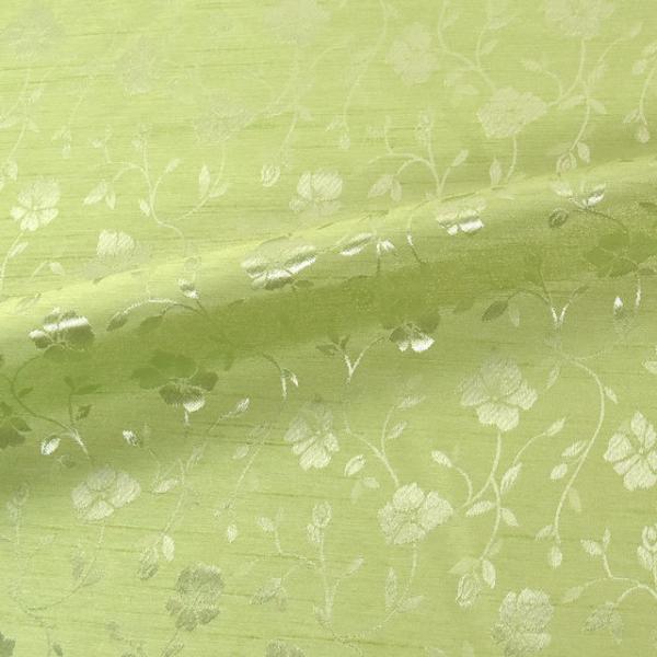 ●素材：ポリエステル100％●生地幅：約110cm【商品の説明】花柄が織り込まれたシャンタン生地です。表面と裏面で花柄の表情が違うので、デザインにあわせてご利用いただけます。（生地の地がマットな面が表ですが、裏の光沢面も表としてご利用いただ...