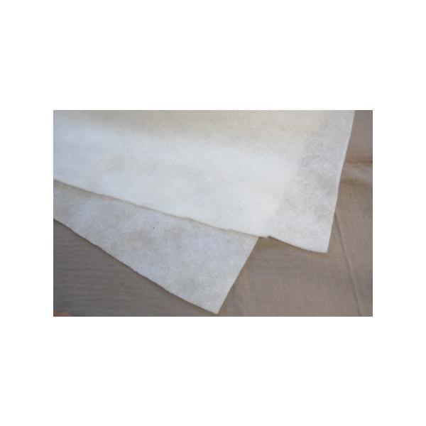 ●素材：ポリエステル100％●生地幅：約100cm●重さ：115g/平方メートル●厚さの目安：約2mm ※1平方ｍあたりの重量が規格です。厚さは目安となりロットや保管状況で前後します。【生地の特徴】パッチワークキルトやバッグ、ポーチなどの小...