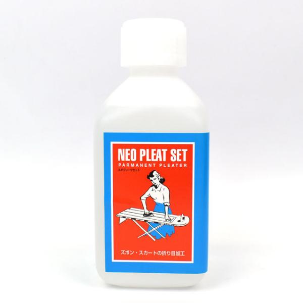 ●内容量：500ml●主成分：アミン系化合物【商品の特徴】ウール、混紡製品用の折り目加工液です。ズボンやスカートなどに折りくせをつけることができます。センタープレス、制服のプリーツ、プリーツスカートなどにおすすめです。【使用方法】本品を生地...